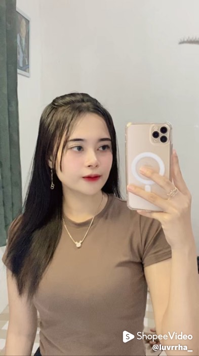 Siapa nih yang suka outfit simple pakek kaos SUMPAH INI CAKEP PARAH ...