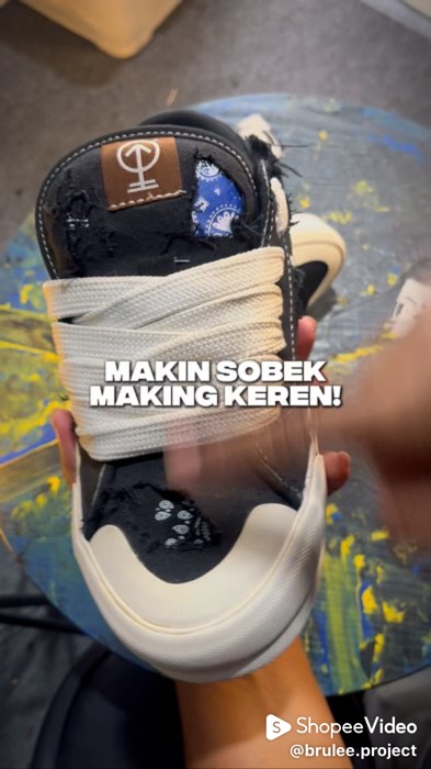 Cuma brulee project sih yang bisa bikin sepatu kalau sobek malah makin ...
